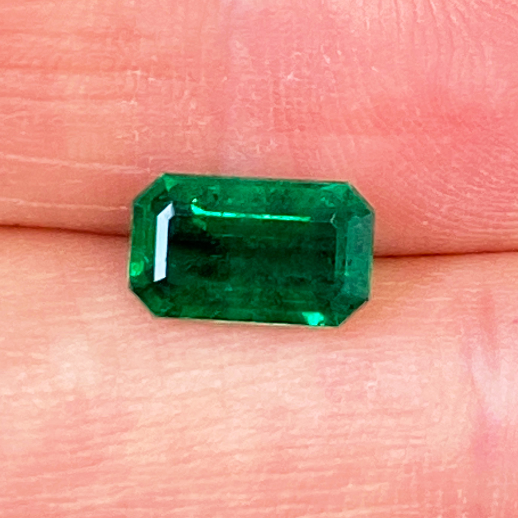 EEAJ2890 | Green Emerald | Color Source Gems
